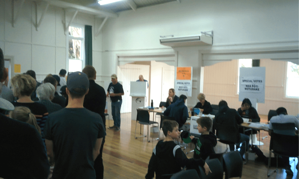 Learn How to Help Others Solve a Problem in 8 Steps